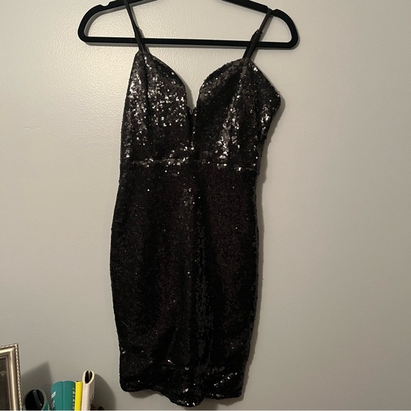 Solemio | Dresses | Black Sequin Deep Cut Dress | Poshmark